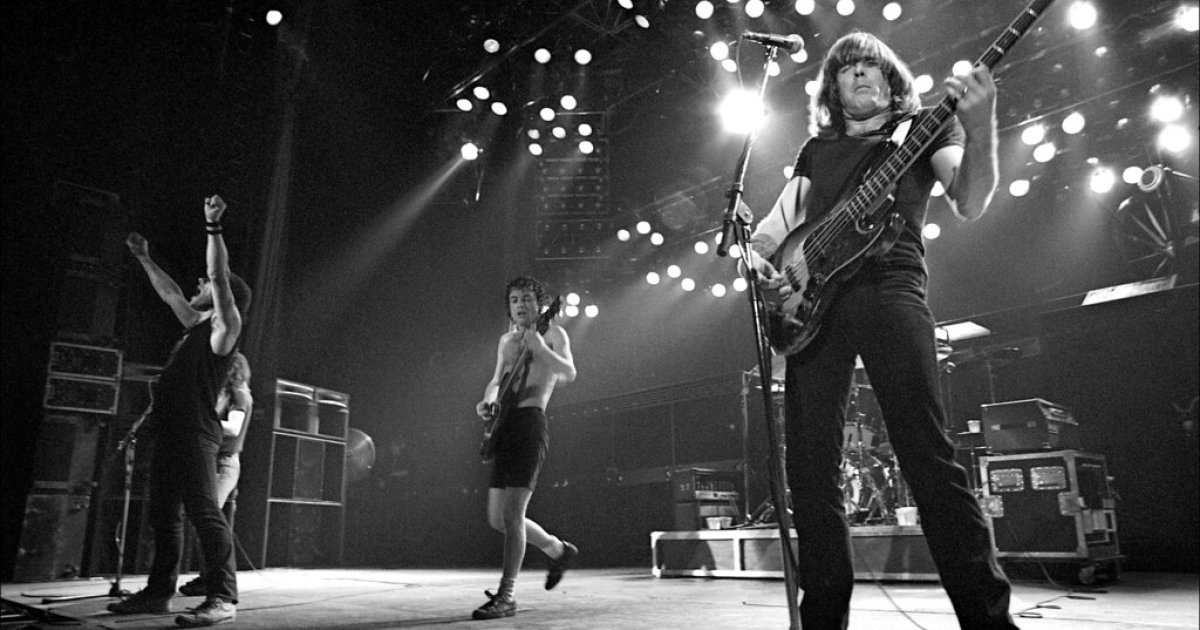 Пішов з життя ексучасник легендарного рок-гурту AC/DC — online.ua