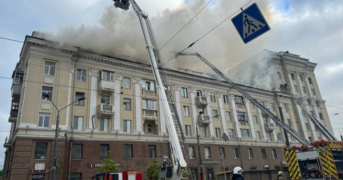 Russia's attack on Dnipro on Apr.19: 2 killed, 15 injured — online.ua