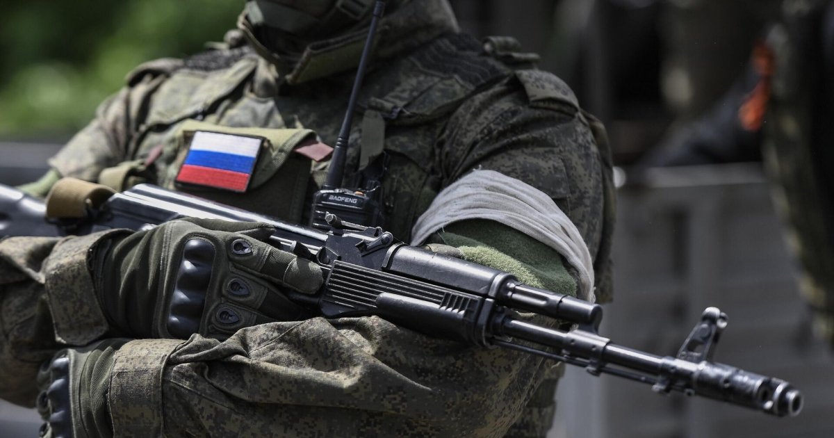 Russian soldiers beat and executed a captured Ukrainian soldier