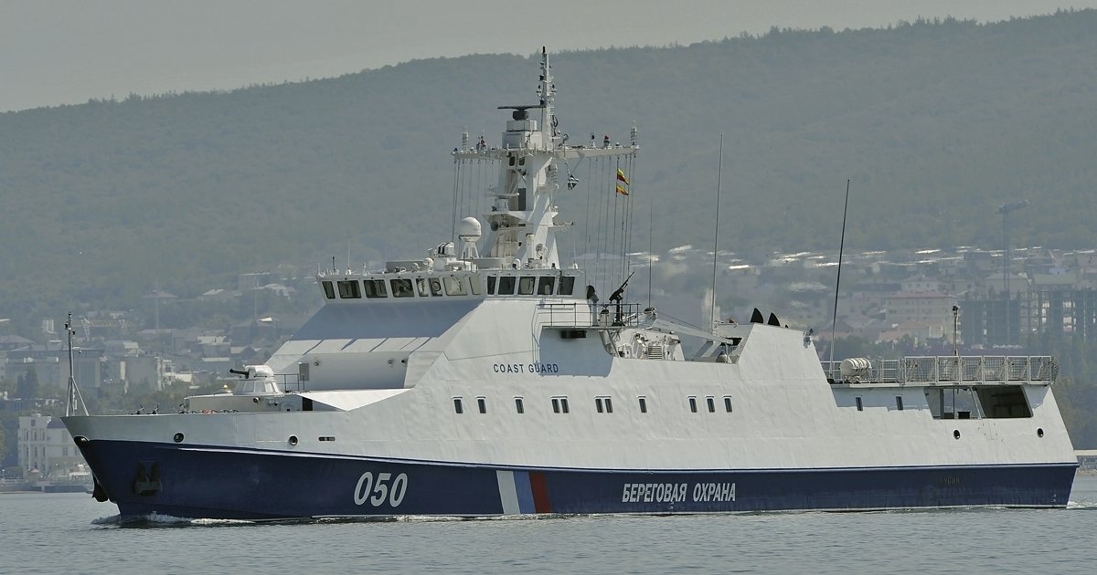 Україна уразила військовий корабель РФ проєкту 22460 “Охотнік”