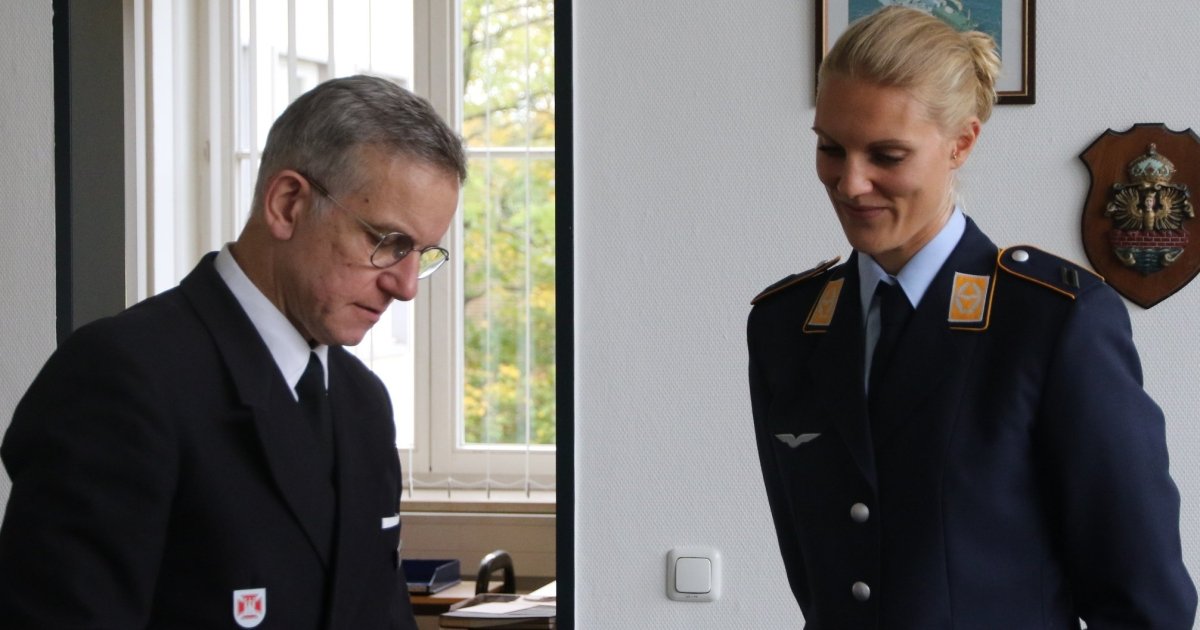 The clock is ticking. Commander Hiss urged Germany to prepare for a ...