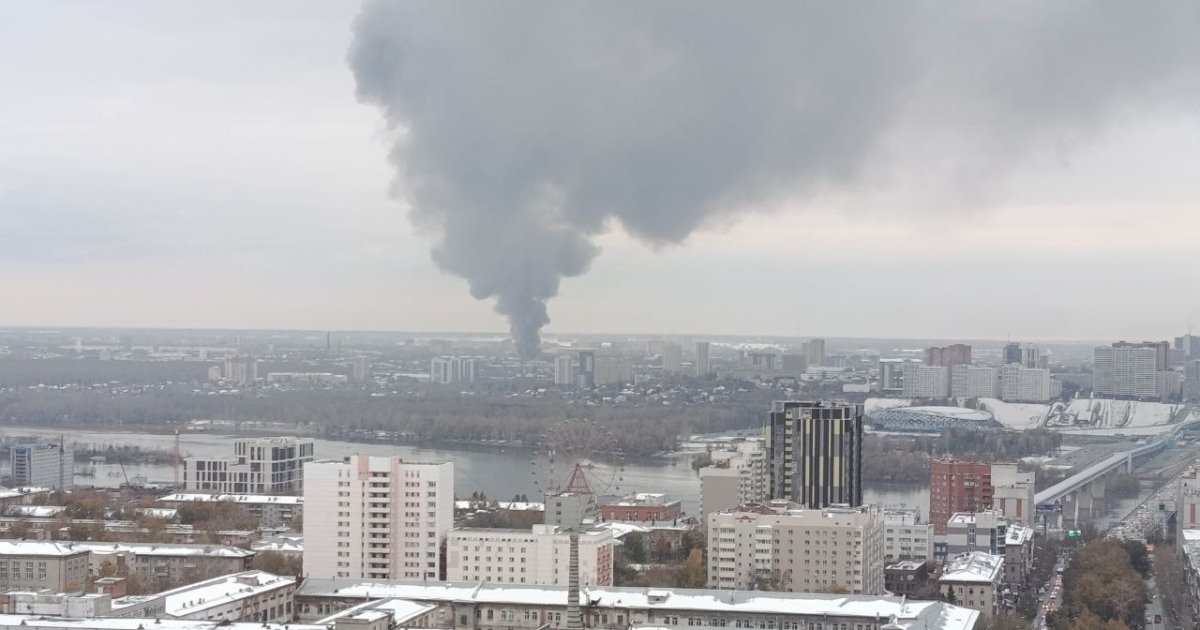 Massive fire engulfs Russian electronics factory