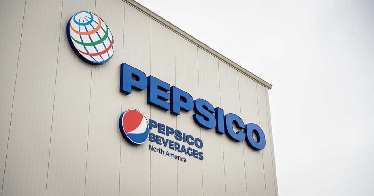 PepsiCo відкрила новий завод у РФ. Він може працювати на підсанкційному ...