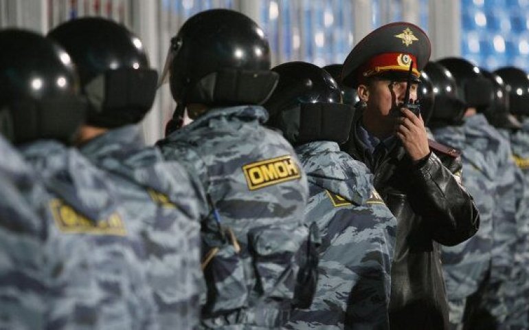 Russian OMON police unit tries to disperse a protest of thousands in ...