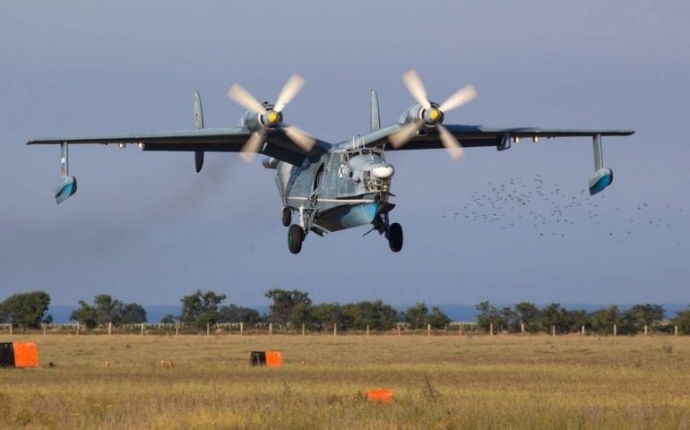 Watch: the DIU hunted down 2 Russian Be-12 “Chaika” amphibious aircraft